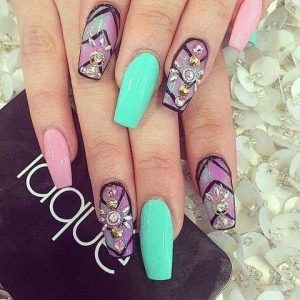 25 Nail Art Ideas Encuentra tu diseño favorito con Strass